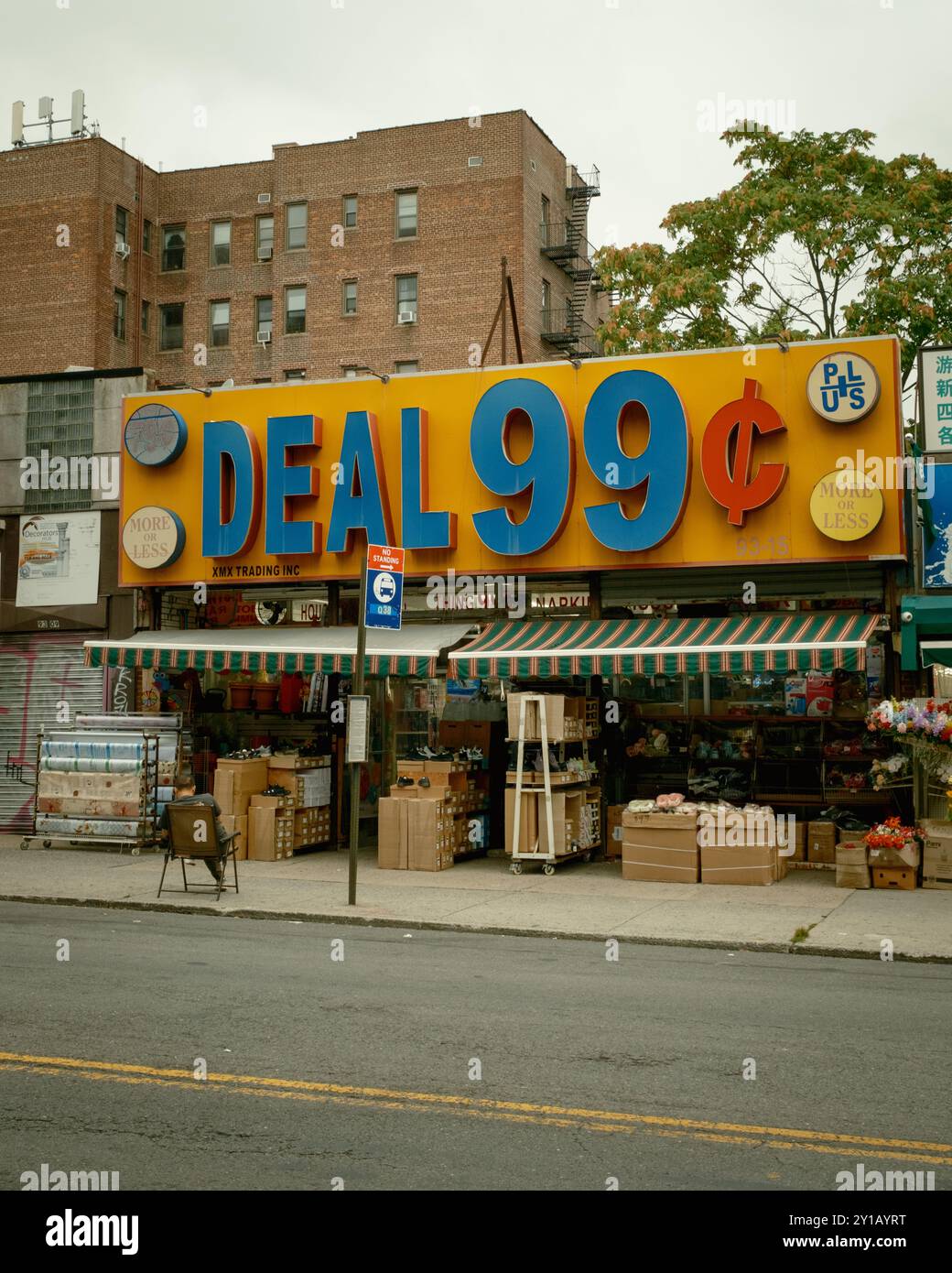 Deal 99¢ store in Rego Park, Queens, New York City Stock Photo - Alamy