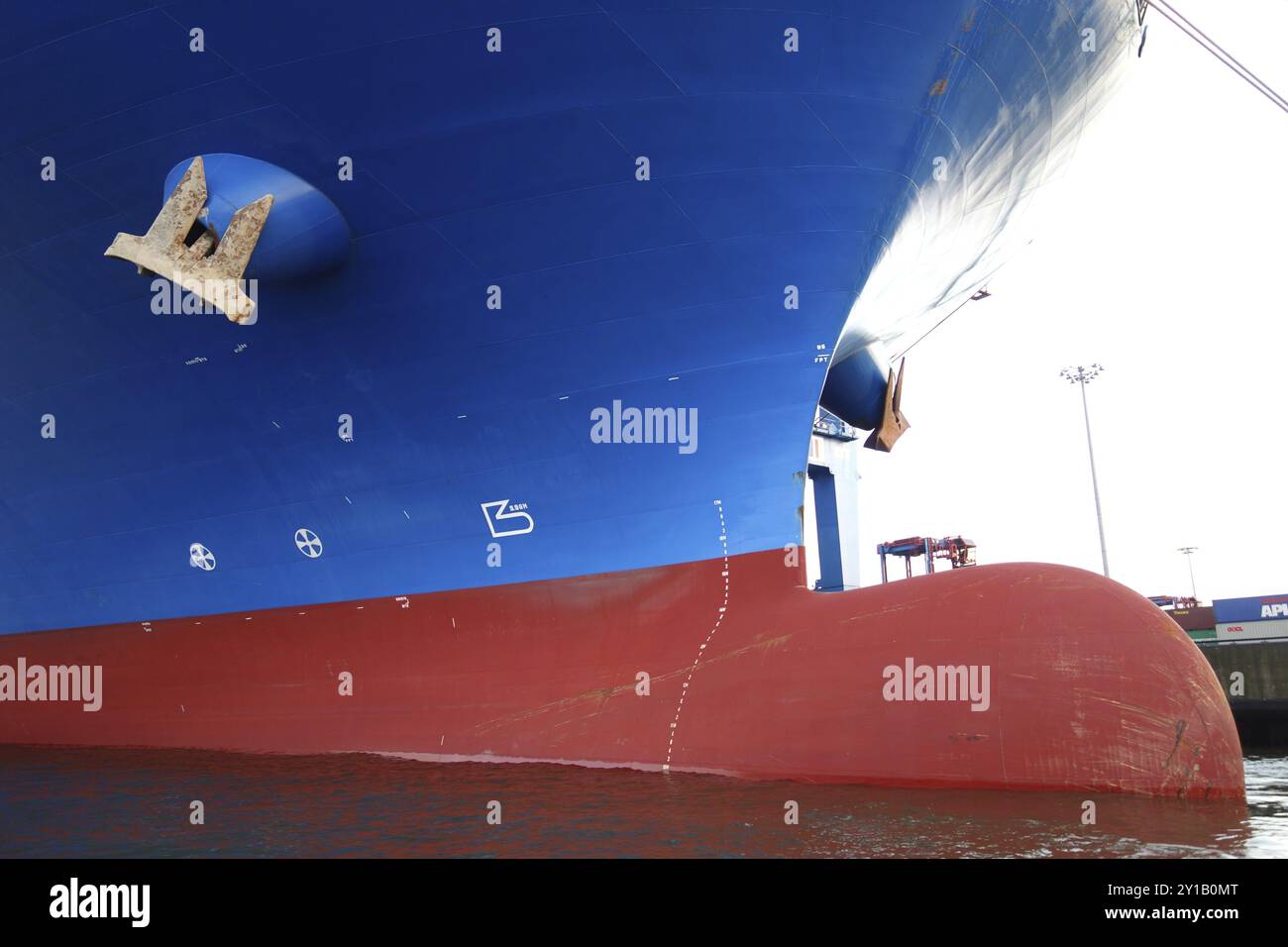 Bulbous bow of a container ship in the port of Hamburg Stock Photo - Alamy