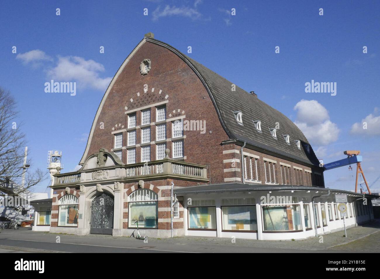 Empty fish hall hi-res stock photography and images - Alamy