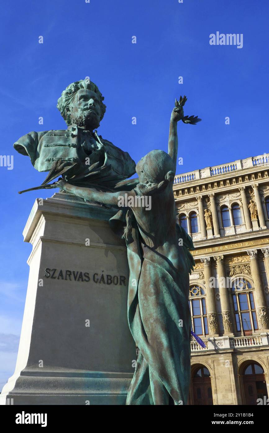 Statue of Gabor Szarvas Budapest V, Szechenyi Istvan ter Stock Photo ...
