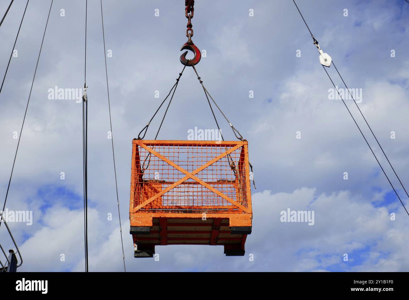 Cargo chains hi-res stock photography and images - Alamy