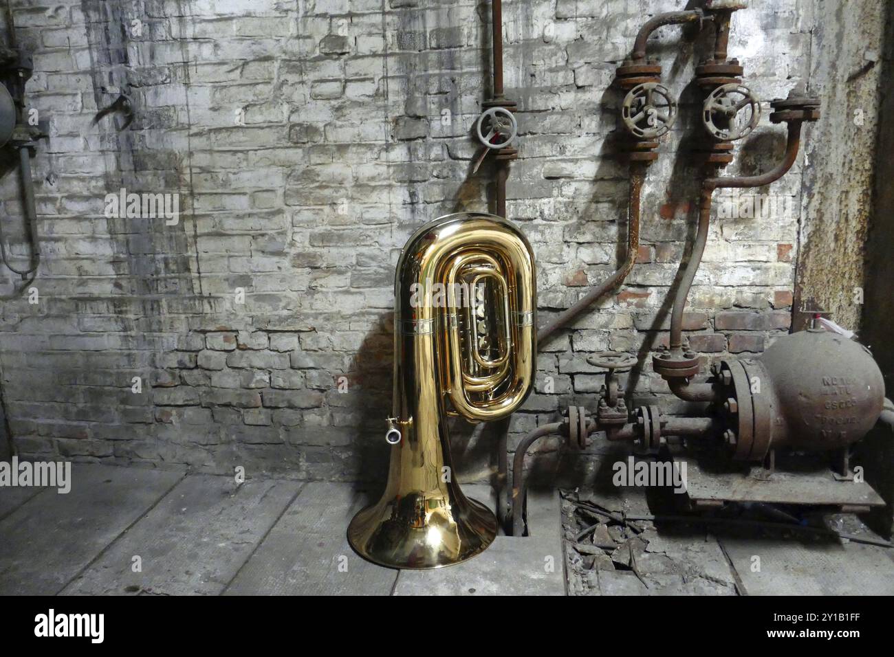 Brass instruments tuba hi-res stock photography and images - Alamy