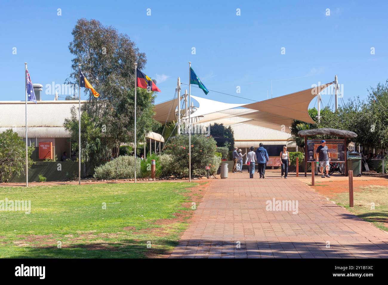 Entrance to ayers rock resort yulara uluru uluru kata tjuta hi-res ...