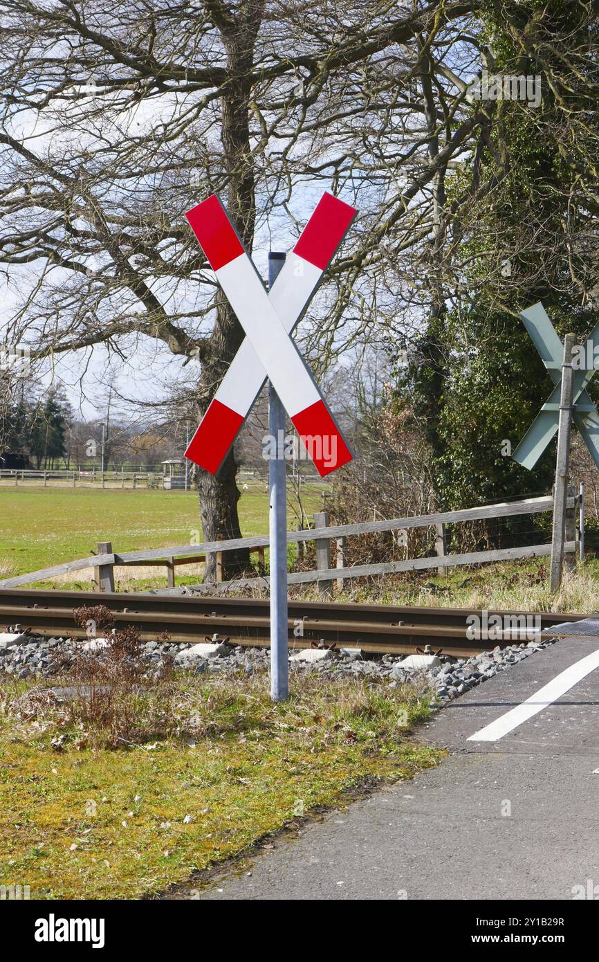 Cross road signs hi-res stock photography and images - Alamy