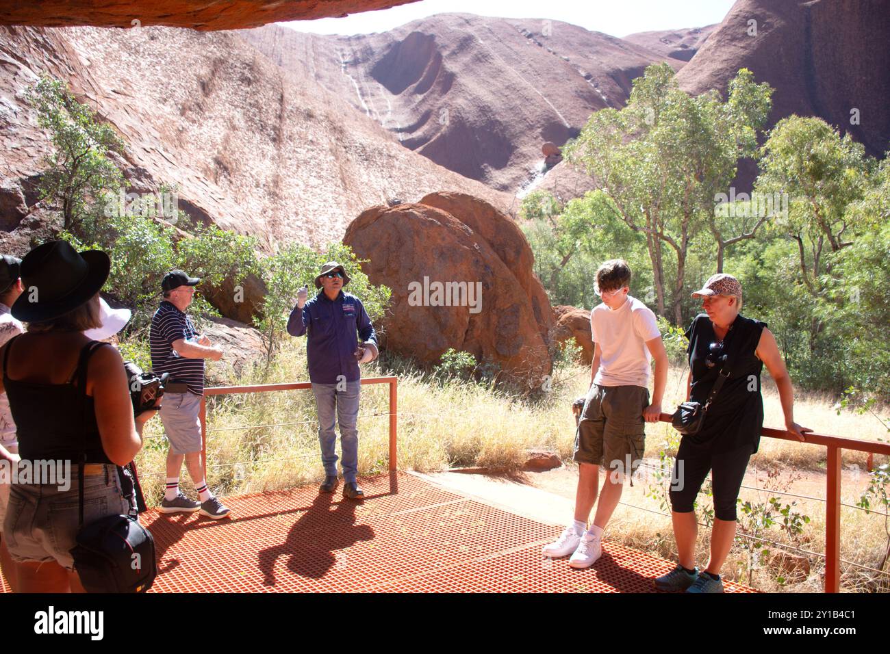 Tour guide and group in Kulpi Mutitjulu Cave, Mala Walk, Uluru (Ayers ...