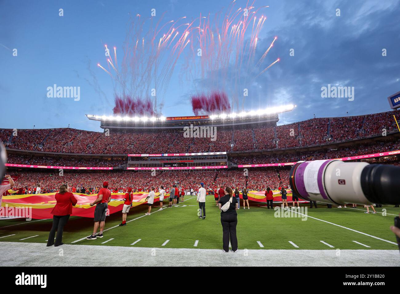 Super bowl stadium fireworks hi-res stock photography and images - Alamy