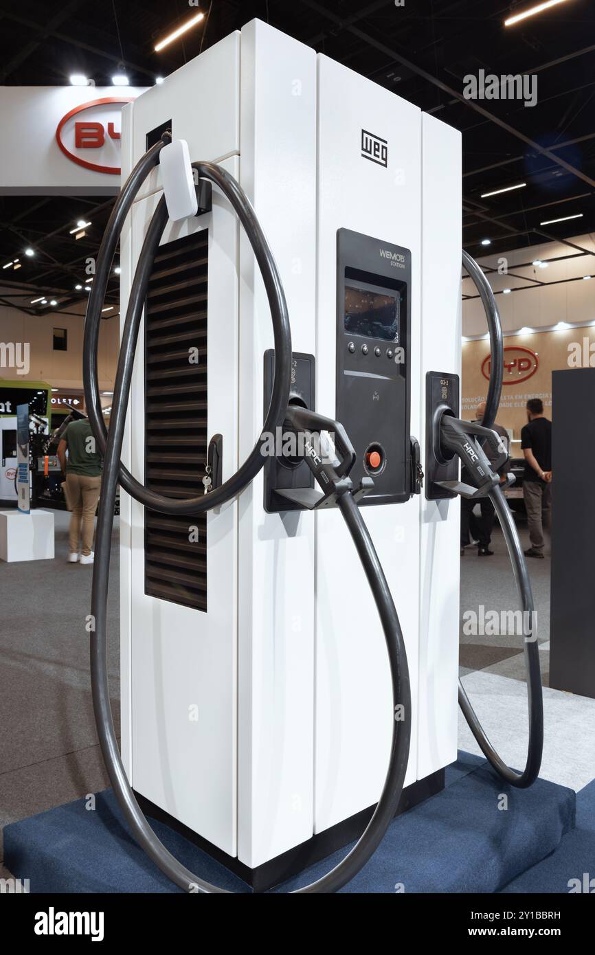 Fast charging stations for electric vehicles for electric filling ...