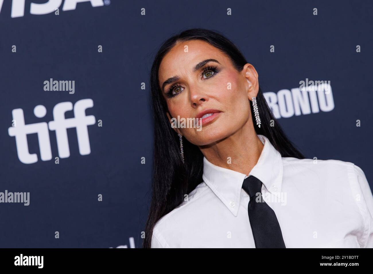 Toronto, Canada. 06th Sep, 2024. Demi Moore arrives on the red carpet ...