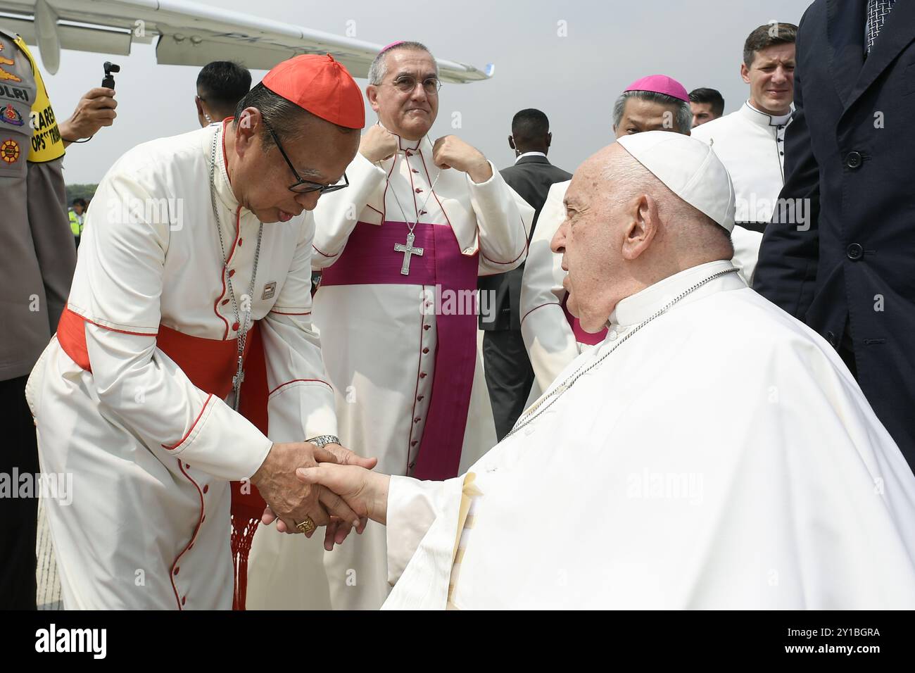 **NO LIBRI** Indonesia, Jakarta, 2024/9/6 .Pope Francis greets ...
