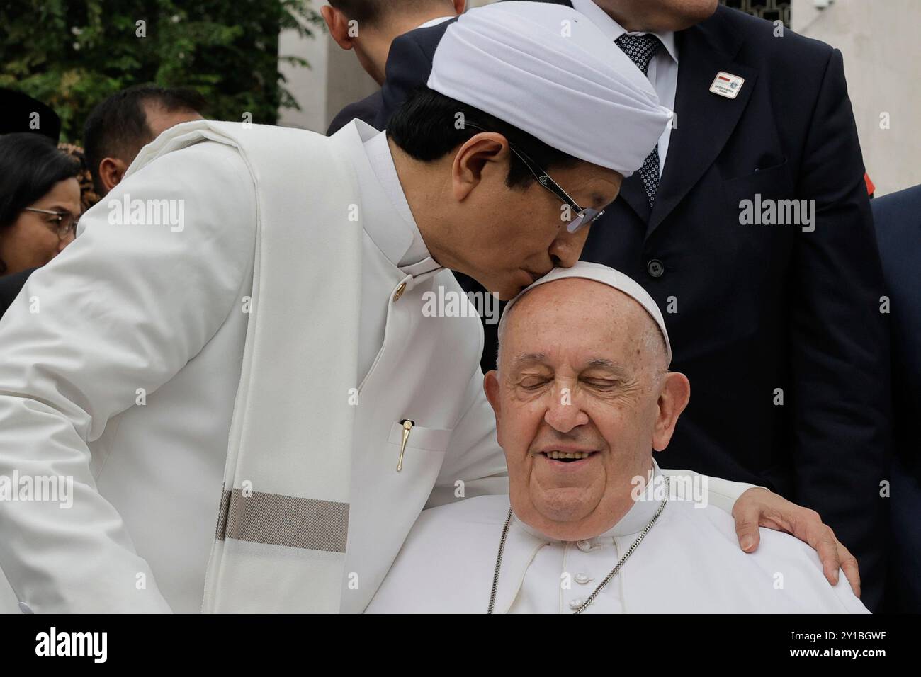The Grand Imam of Istiqlal Mosque Nasaruddin Umar, left, hugs Pope ...