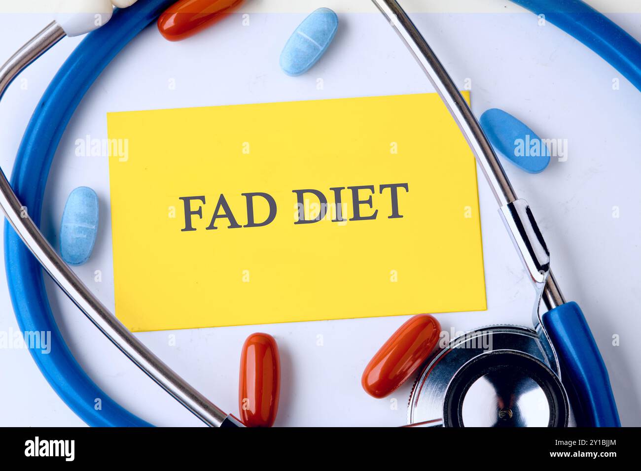 The phrase FAD DIET on the yellow card. Concept photo Stock Photo - Alamy