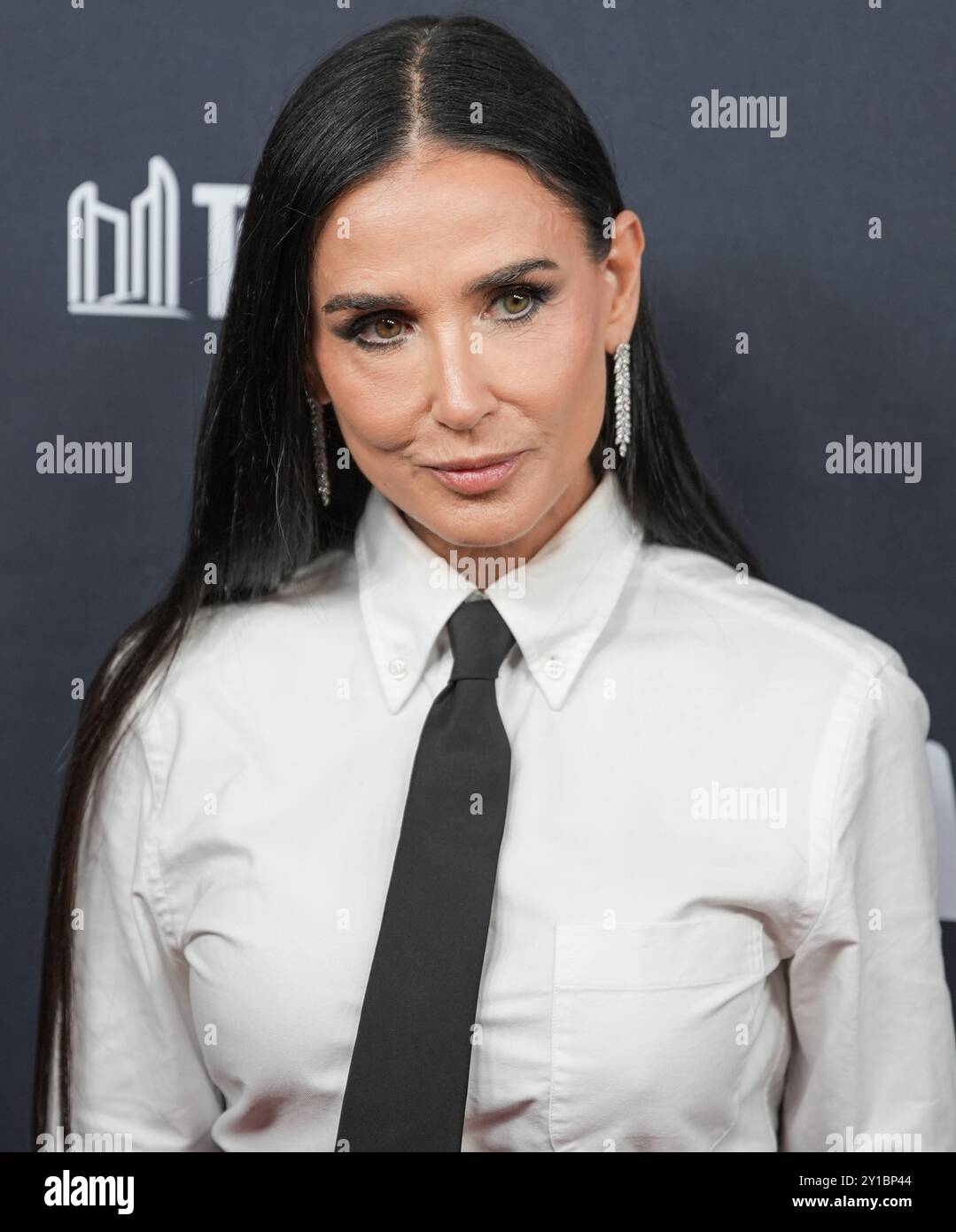 Demi Moore Poses for the cameras on the red carpet at the Toronto ...