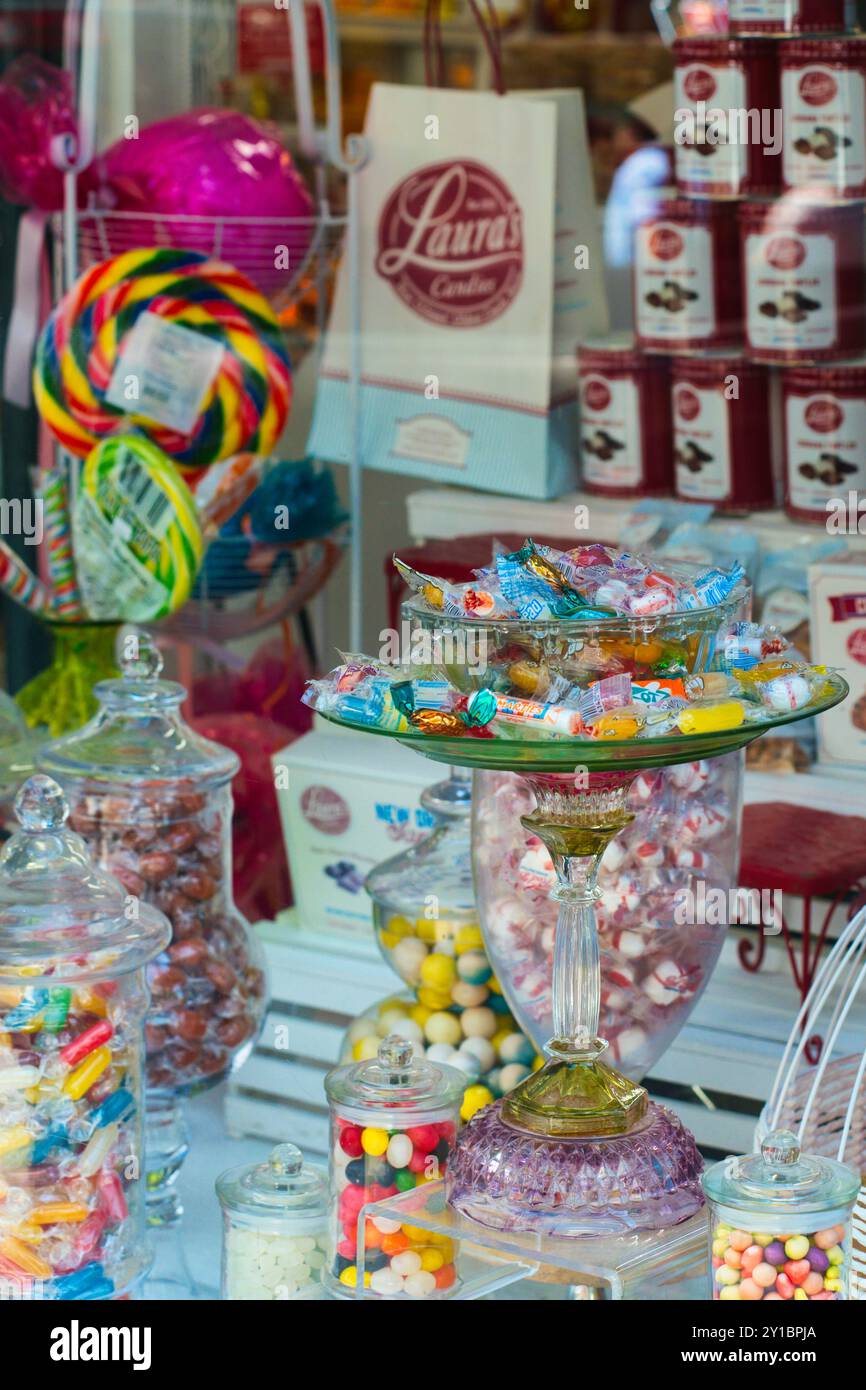 Window display cafe hi-res stock photography and images - Alamy