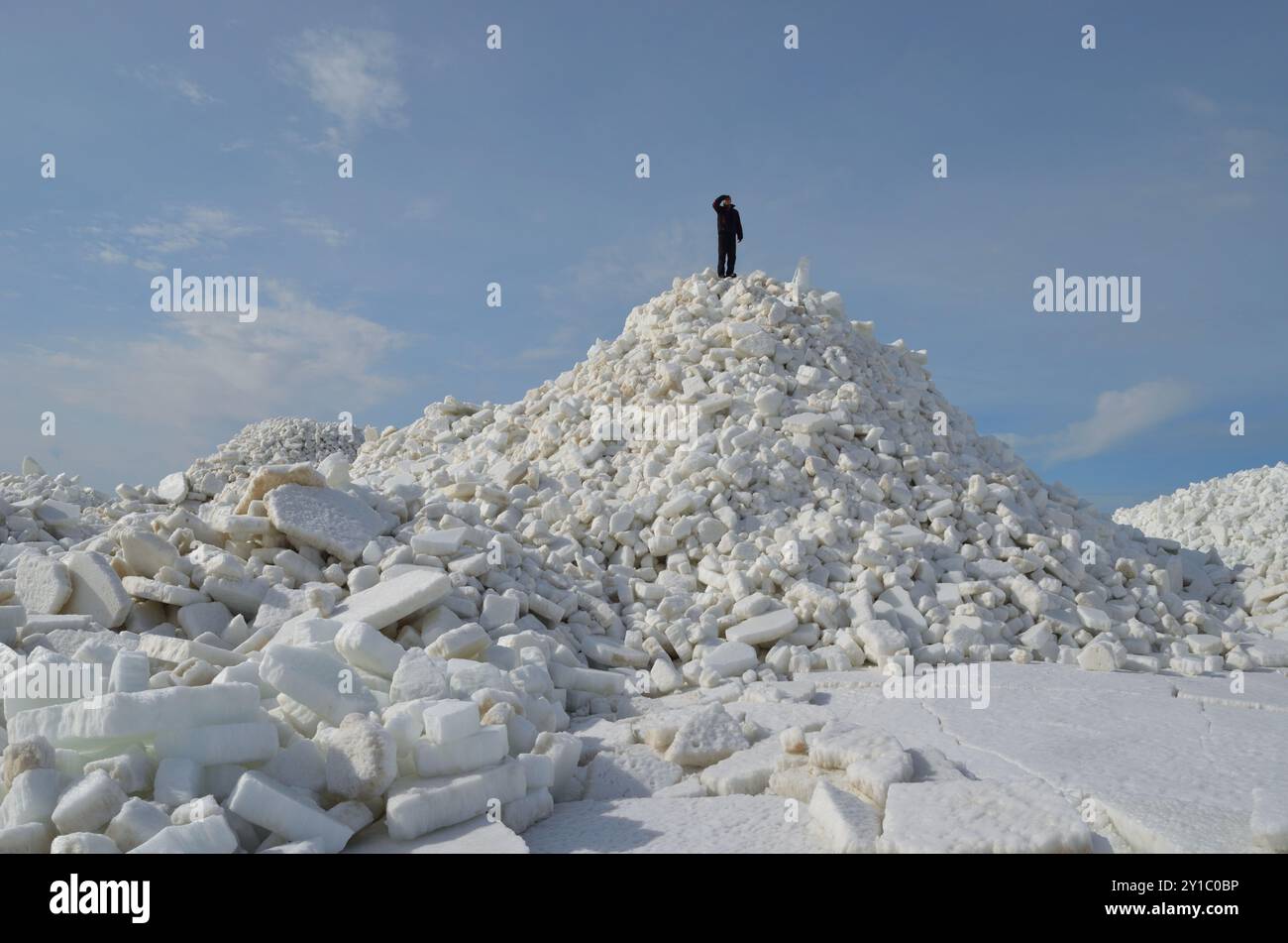 Ice height comparison hi-res stock photography and images - Alamy