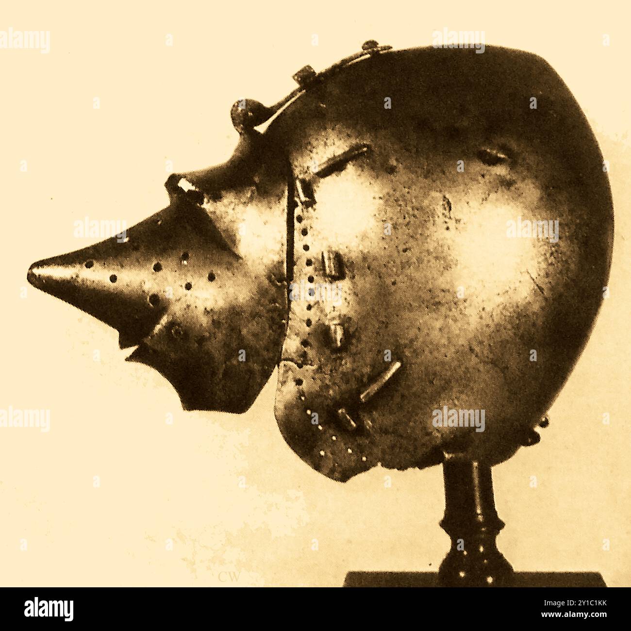 Houndskull bascinet hi-res stock photography and images - Alamy