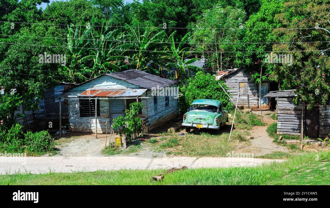 Poor community behind the Che Guevara Memorial, Santa Clara, Cuba Stock ...