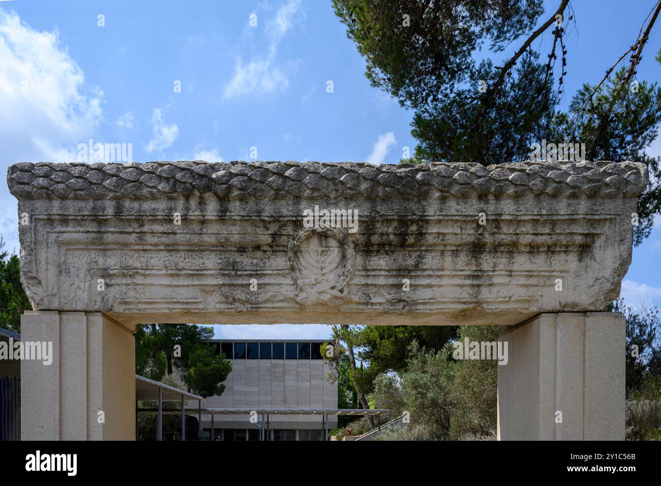 Lintel decorated with menorah and Hebrew inscription Nabratein ...