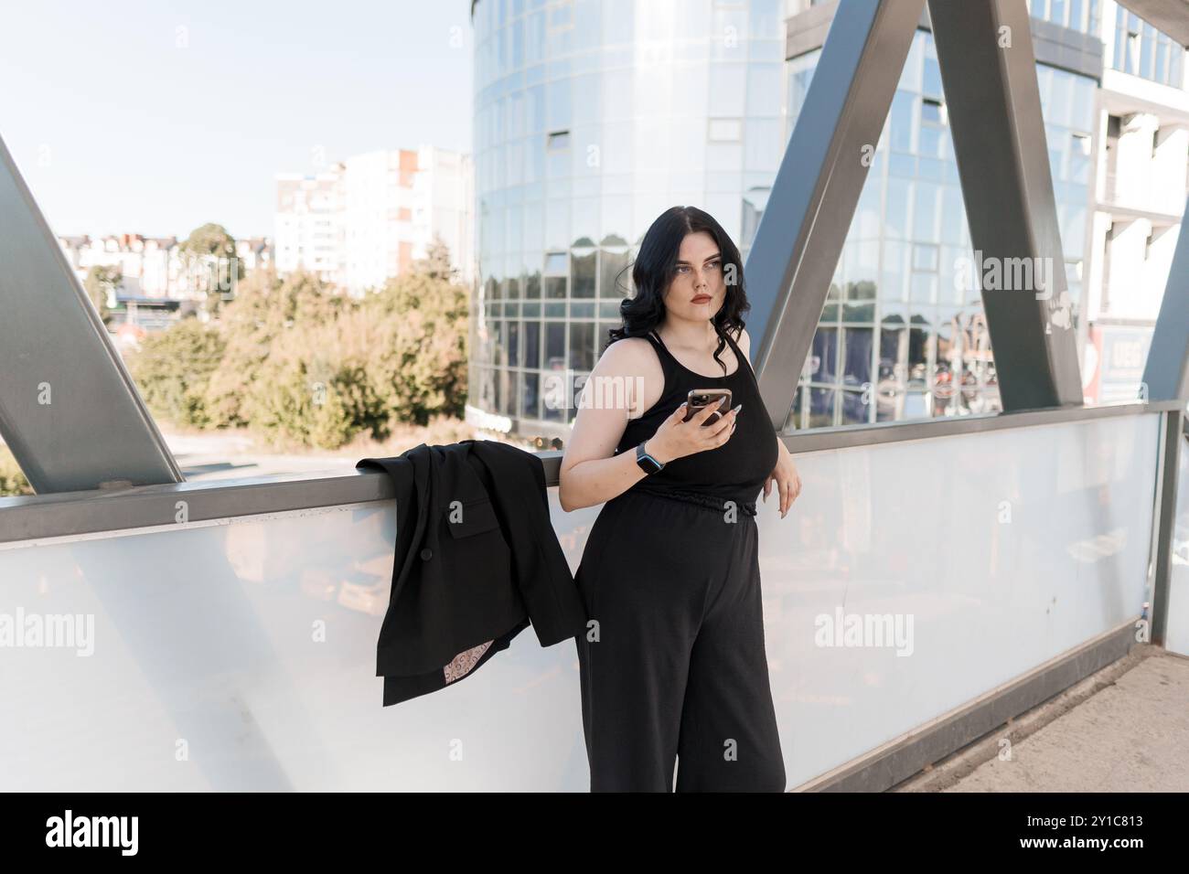 Woman outdoors in urban setting hi-res stock photography and images - Alamy