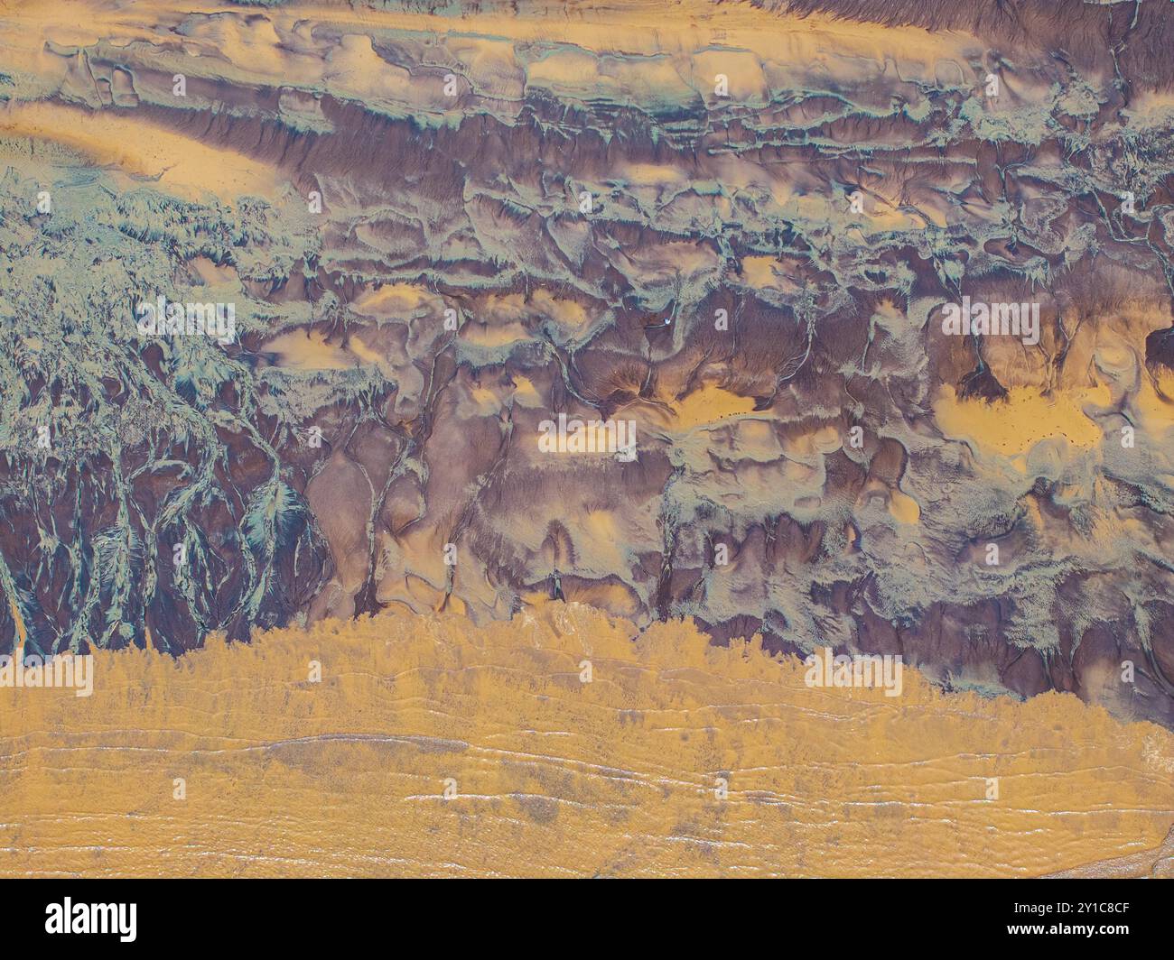 Aerial photo shows natural patterns are left on the Qiantang riverbed ...