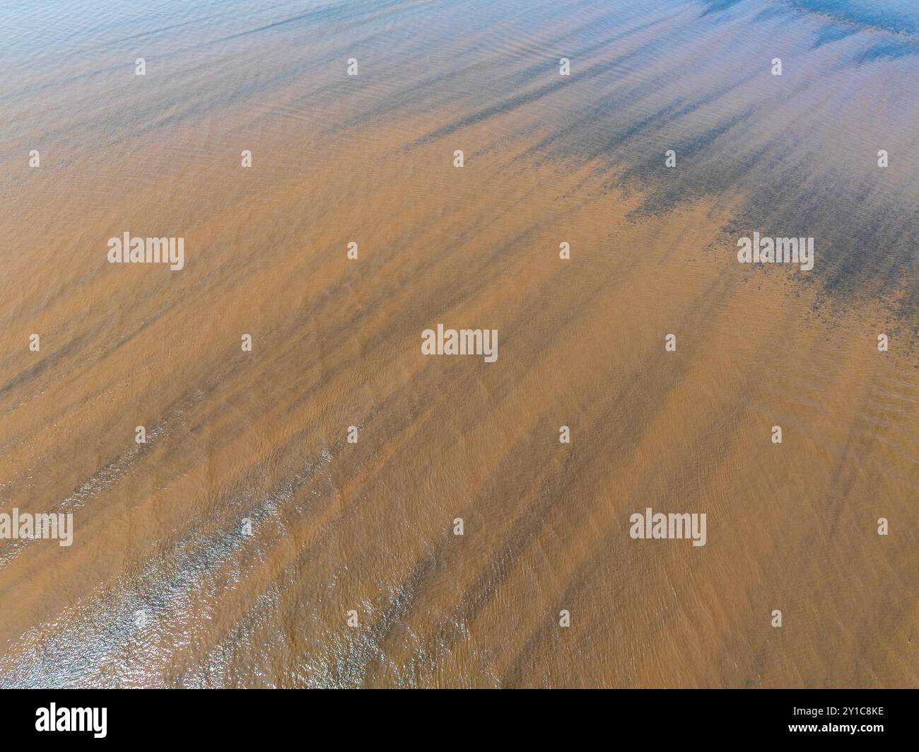 Aerial photo shows natural patterns are left on the Qiantang riverbed ...