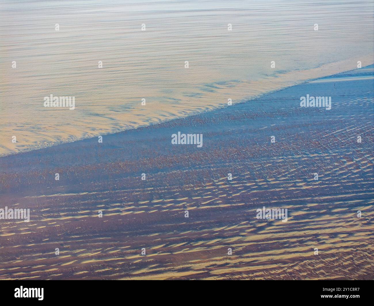 Aerial photo shows natural patterns are left on the Qiantang riverbed ...