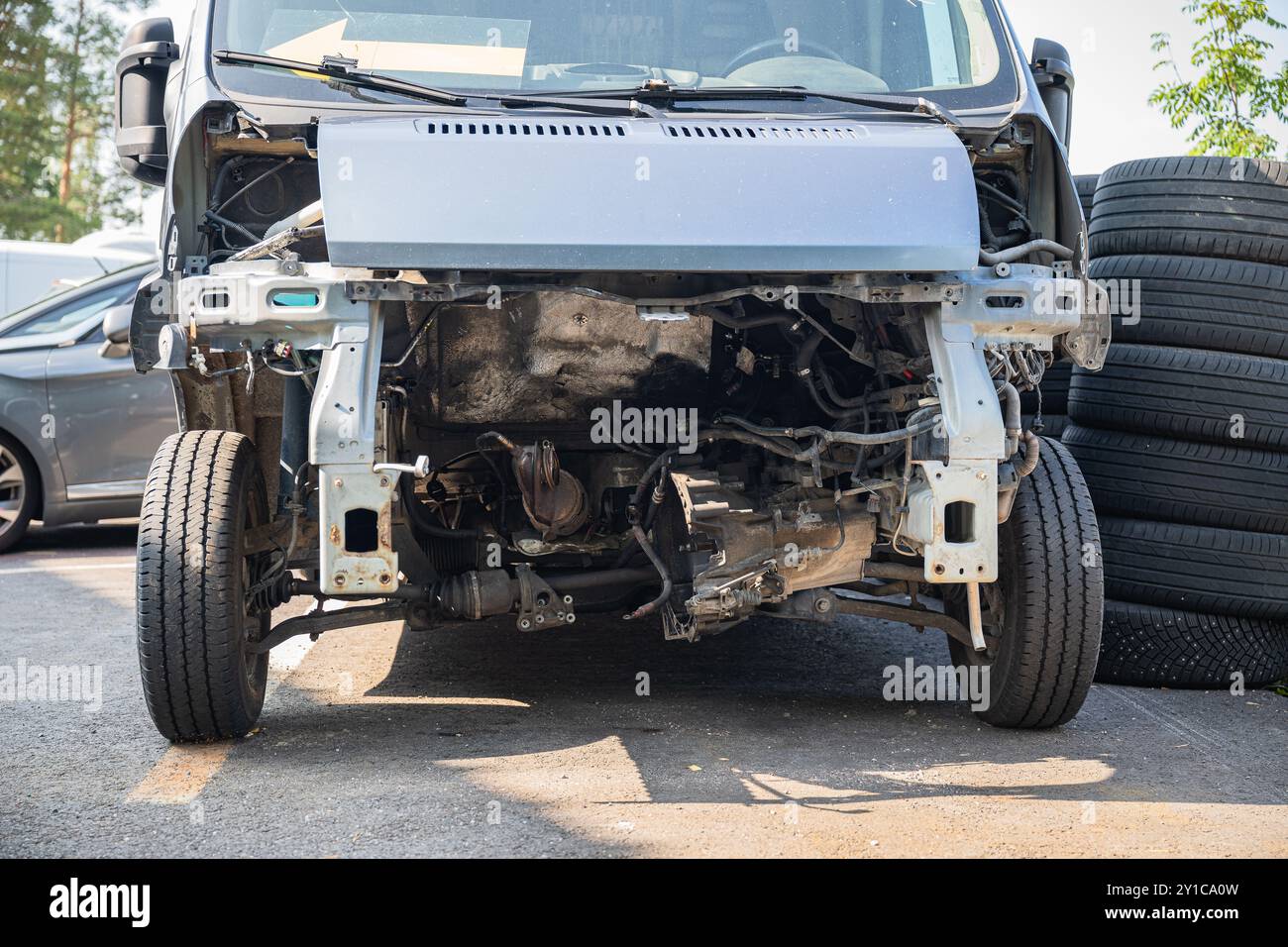damaged car without engine without a bumper Stock Photo - Alamy