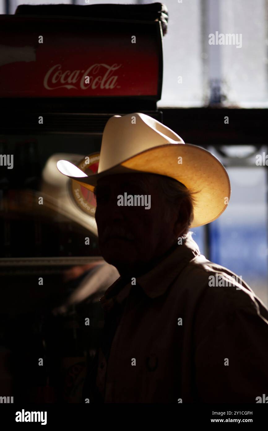 Silhouette coca cola coke hi-res stock photography and images - Alamy