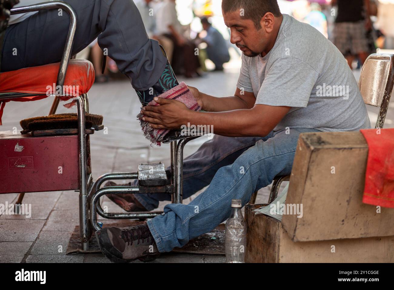 Mexican shoe shine parlor in Hermosillo Stock Photo - Alamy