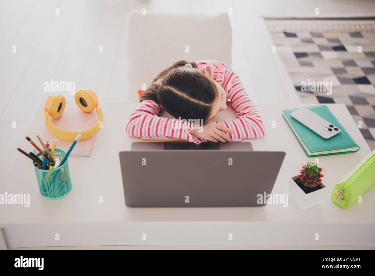 Photo portrait of young funny kid little brunette girl studying remote ...