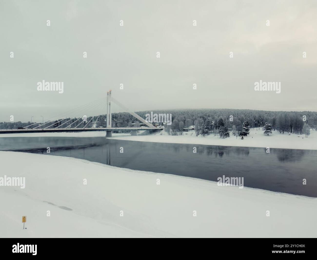 River half frozen hi-res stock photography and images - Alamy