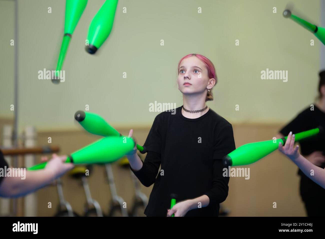 Teenage girls circus school students learn to juggle Stock Photo - Alamy