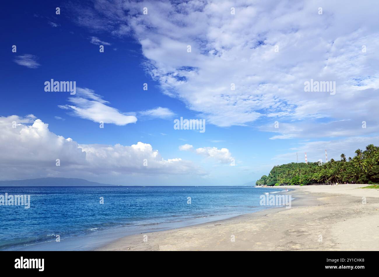 Blue sky and clear water. The White Beach, Puerta Galera, Philippines ...