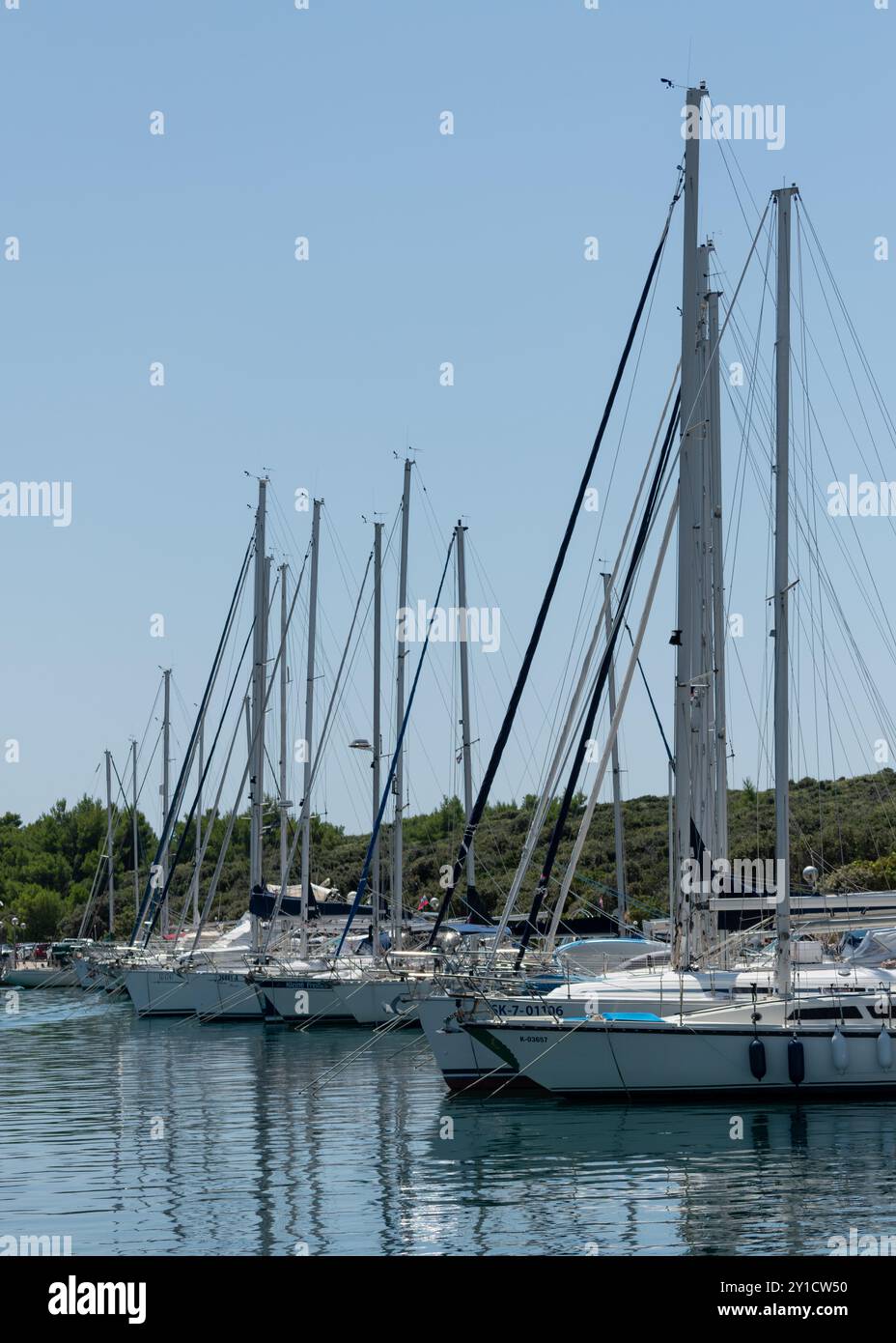 Boats with mast moored at pier Stock Photo - Alamy