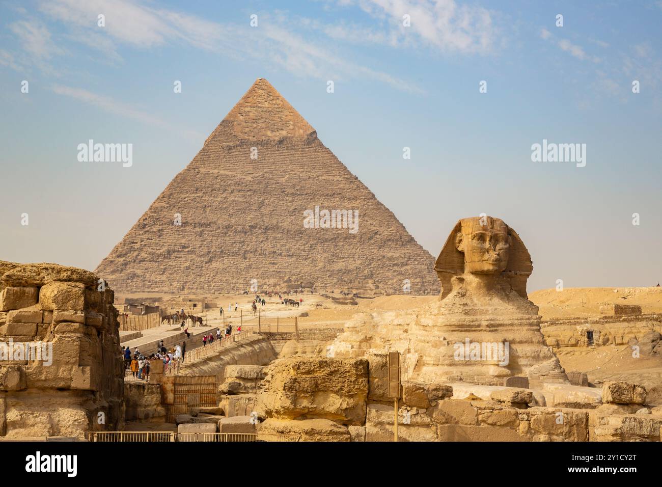Beautiful profile of the Great Sphinx including pyramids of Menkaure ...