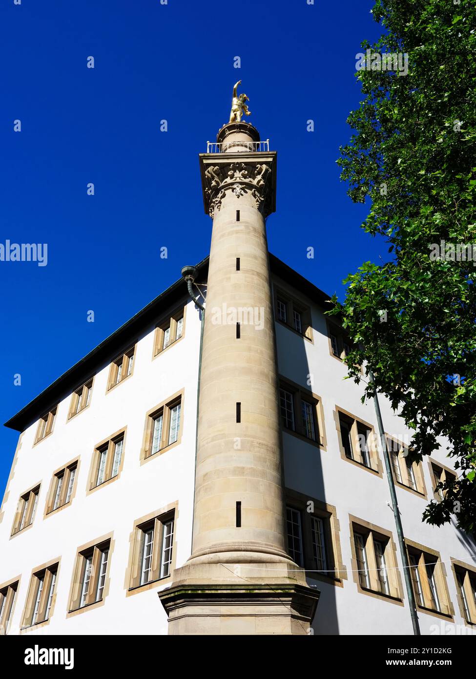 The Mercury Column and Old Chancellery building in Schillerplatz ...