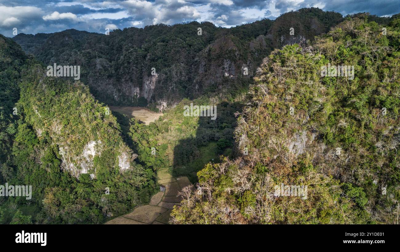 Leang Leang geopark in Maros, Sulawesi, Indonesia, Asia Stock Photo - Alamy