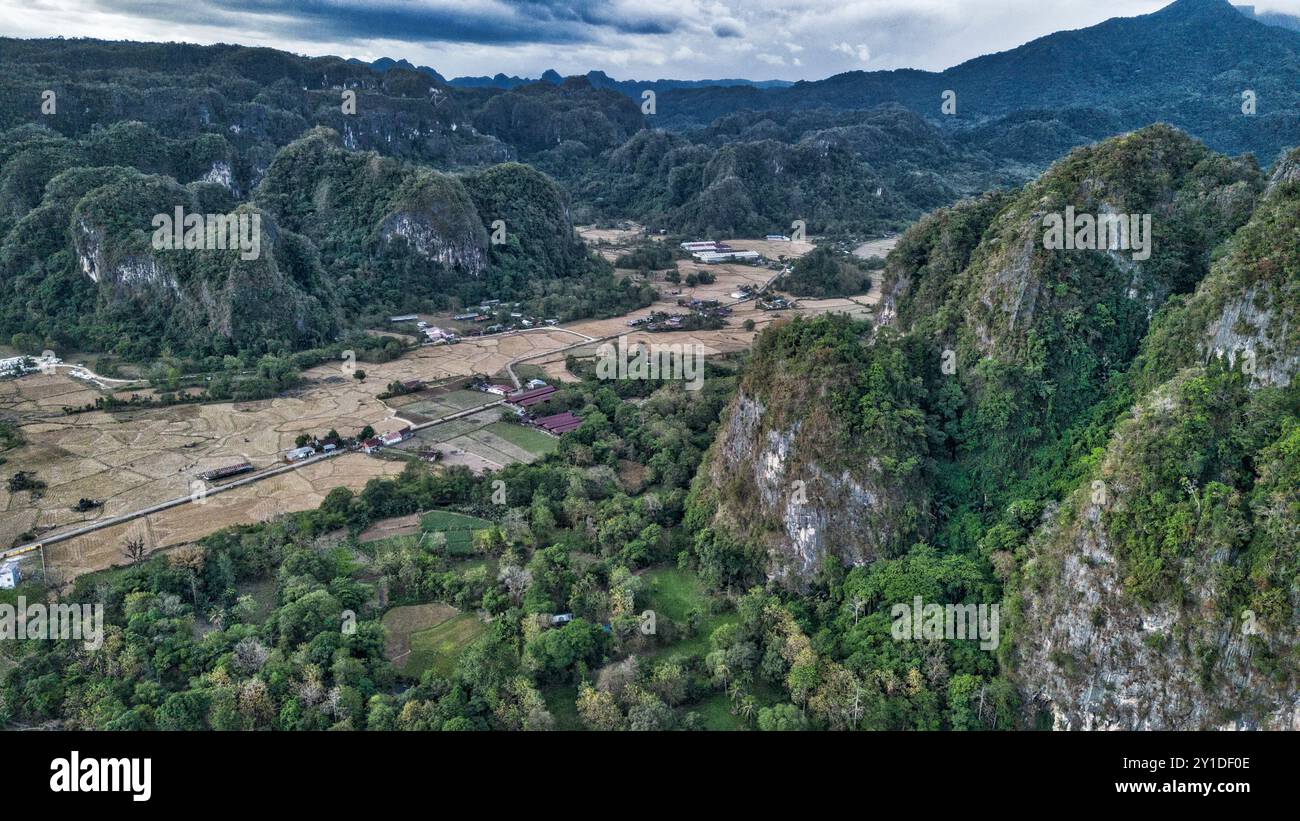Leang Leang geopark in Maros, Sulawesi, Indonesia, Asia Stock Photo - Alamy