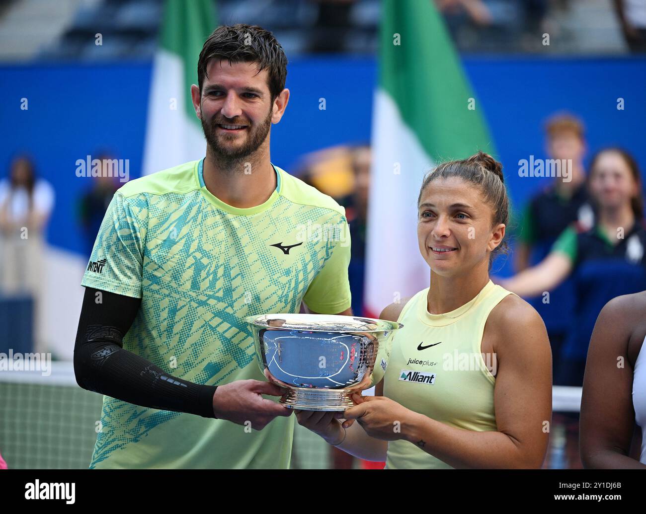 Flushing NY, USA. 05th Sep, 2024. **NO NY NEWSPAPERS** Sara Errani, Andrea Vavassori pose with ...