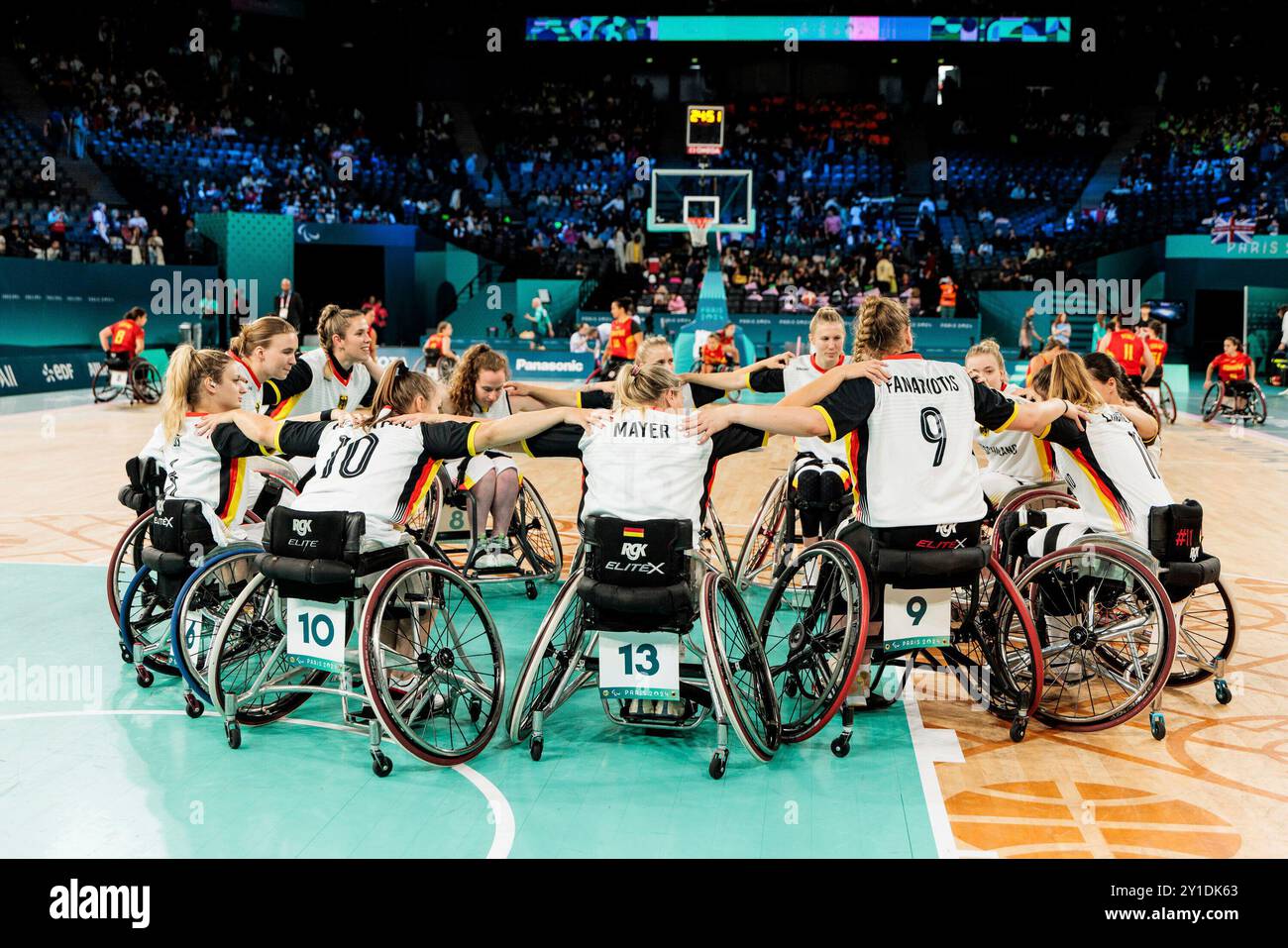 Lisa mayer paris 2024 hi-res stock photography and images - Alamy