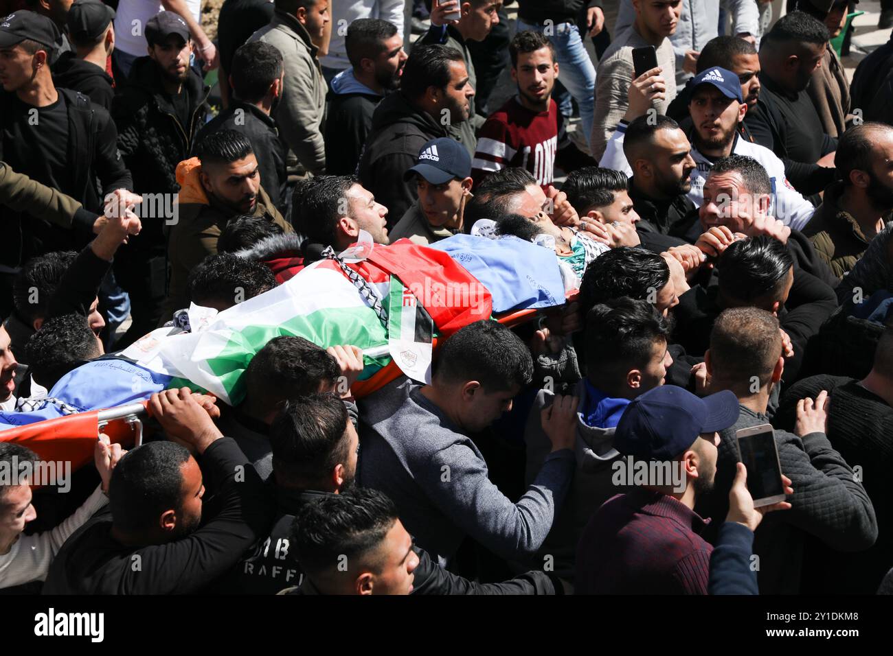 Nablus, Palestine, 20th March 2019. Mourners carry the bodies of Zaid ...