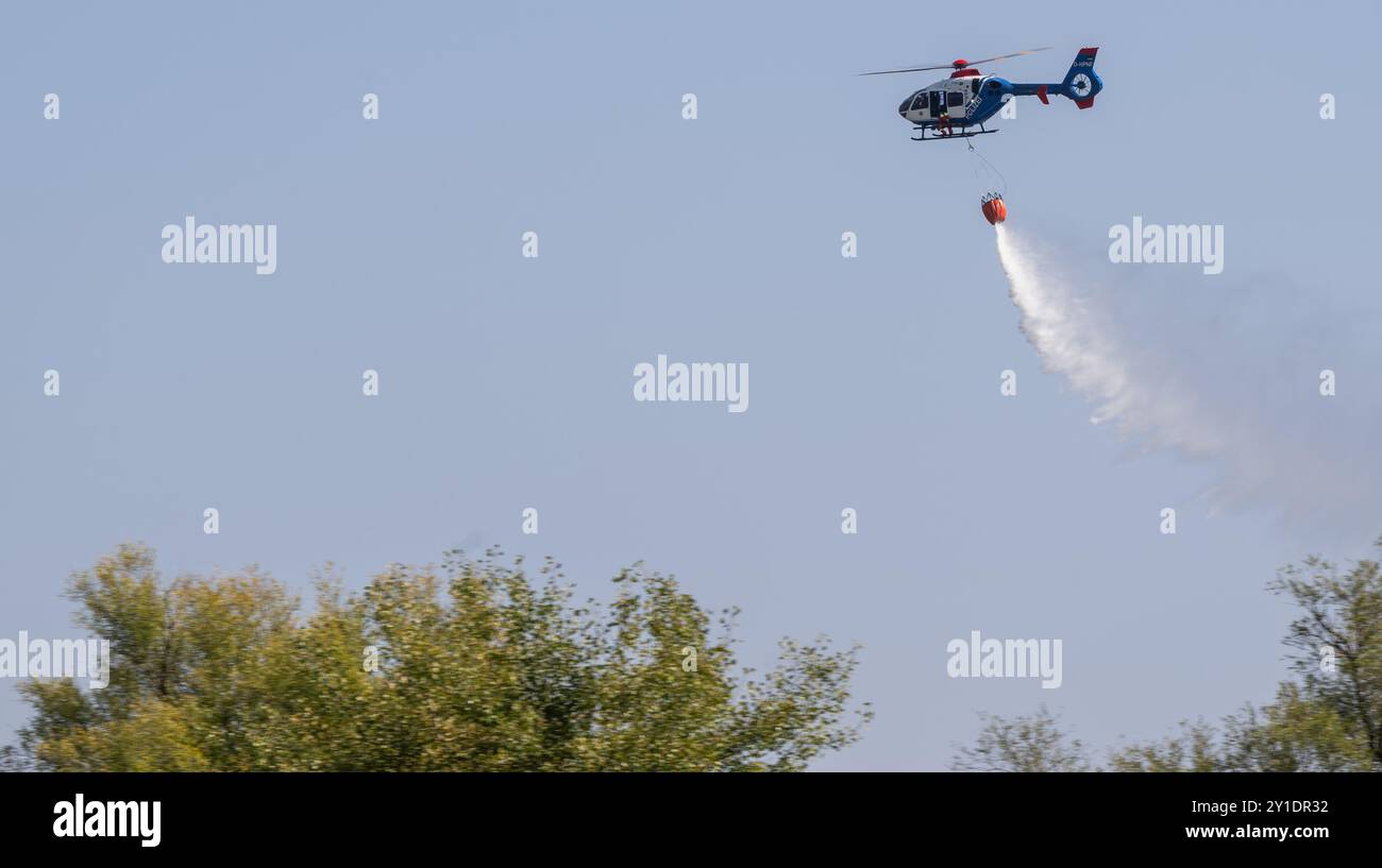 Bleckede, Germany. 06th Sep, 2024. A police helicopter drops ...