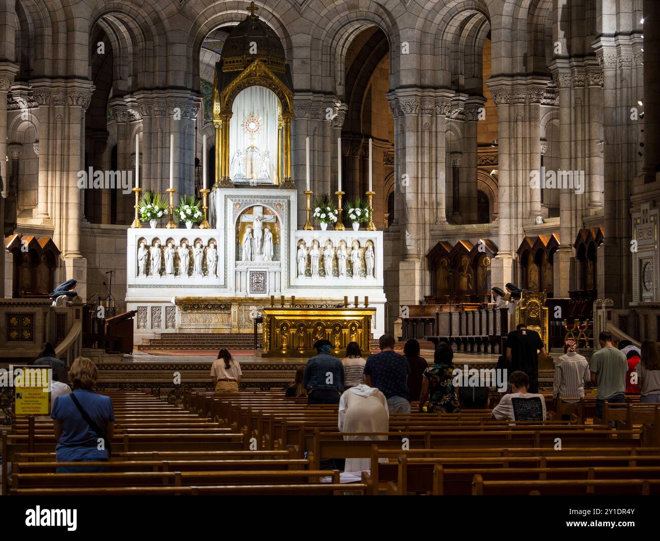 Worshipers Praying, at Sacre Coeur, Montmartre, Paris, France, Europe ...
