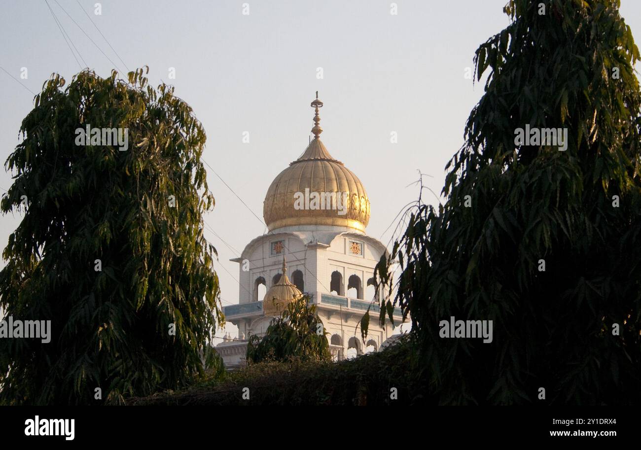 Tower and Golden Cupola, seen through the trees, Gurdwara Bangla Sahib ...
