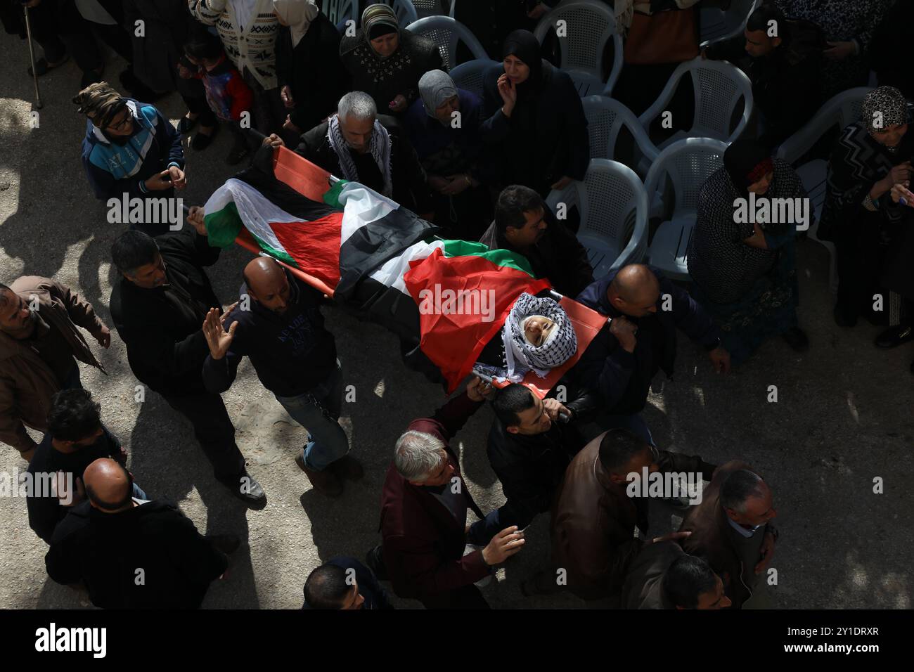 Jenin, West Bank, 5th January 2019. A large funeral procession ...