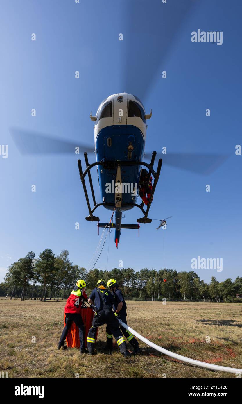 Bleckede, Germany. 06th Sep, 2024. During a forest firefighting ...