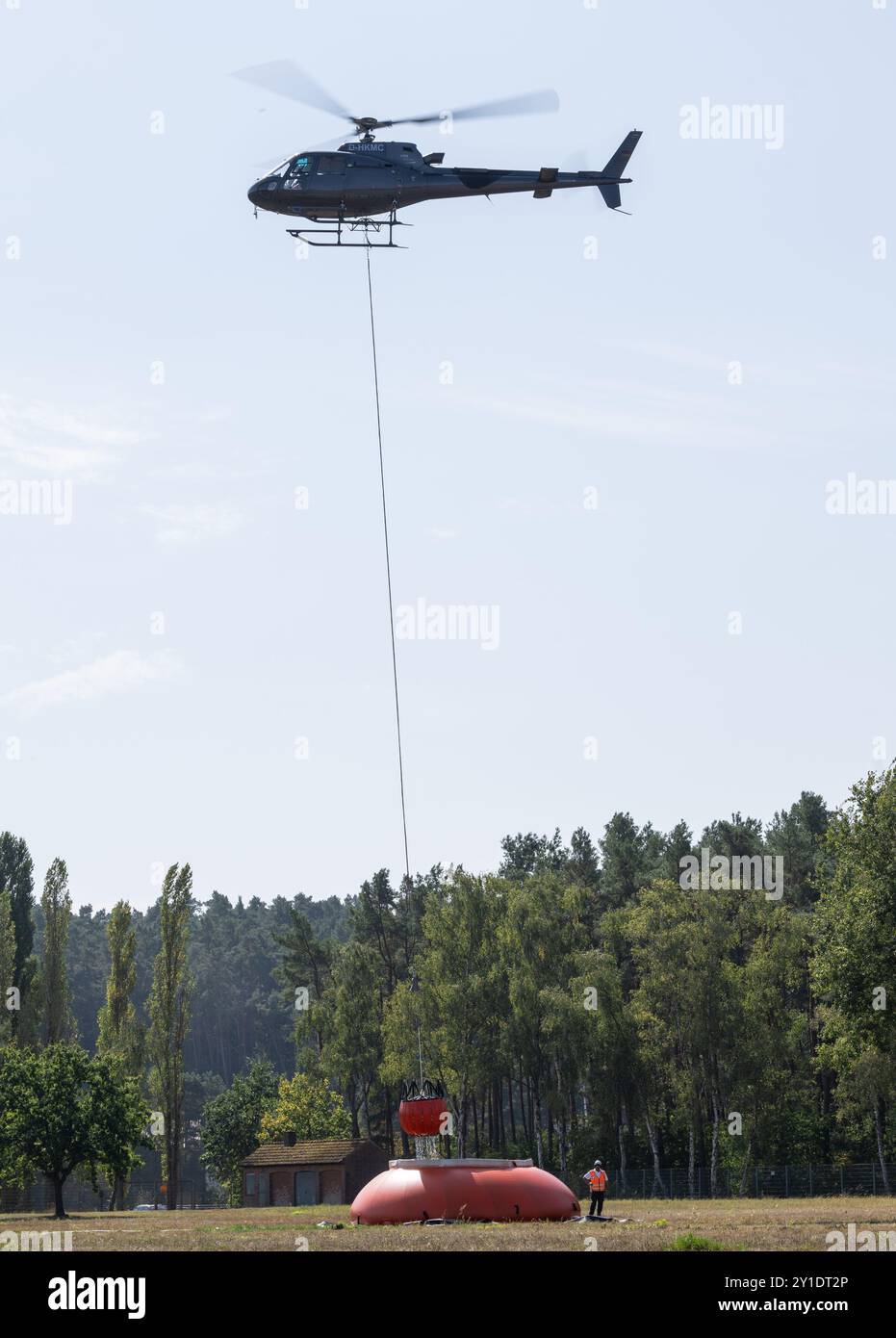 Bleckede, Germany. 06th Sep, 2024. A civilian helicopter picks up ...