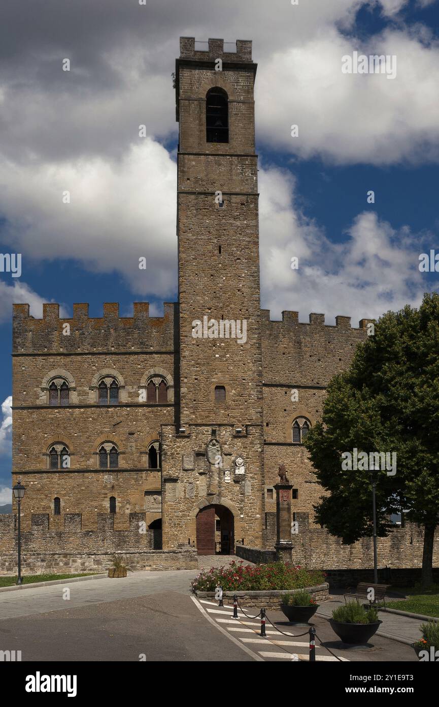 1200s tuscan castle hi-res stock photography and images - Alamy
