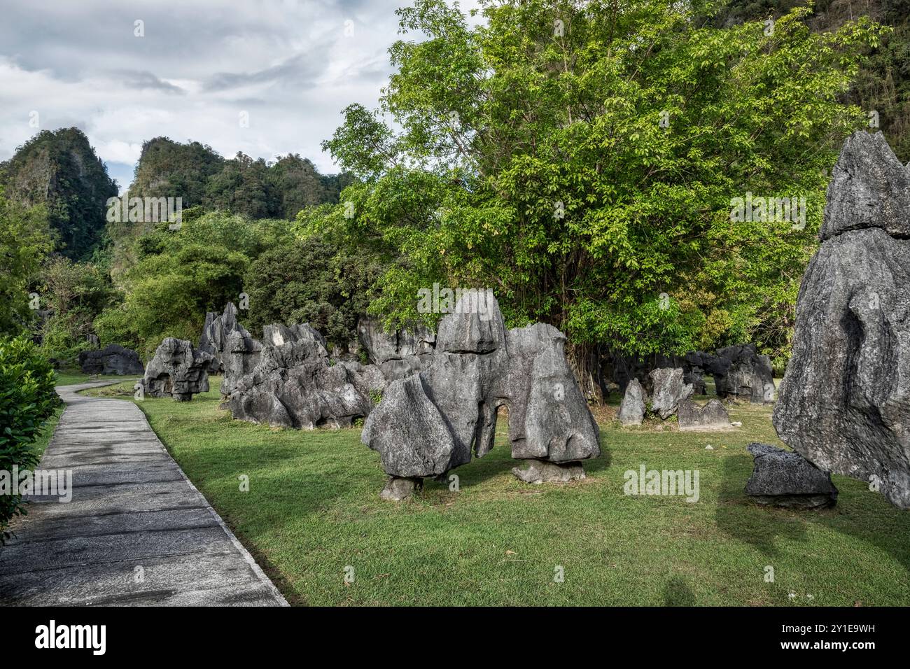 Maros indonesia cave hi-res stock photography and images - Alamy