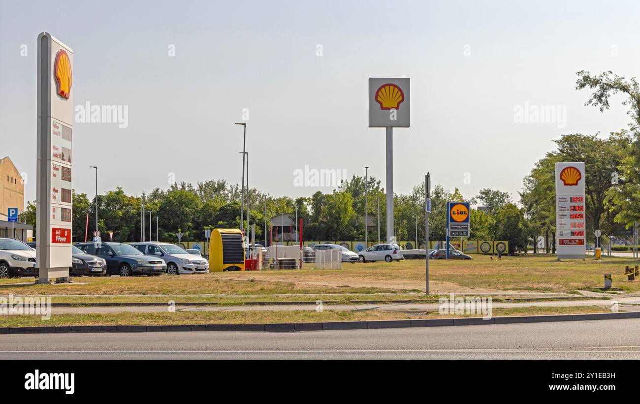Lidl petrol station hi-res stock photography and images - Alamy