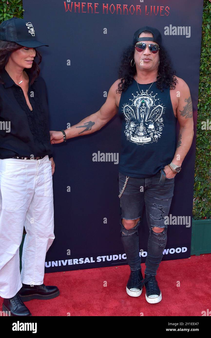 Slash mit Freundin Meegan Hodges bei der Eröffnung der Halloween Horror ...